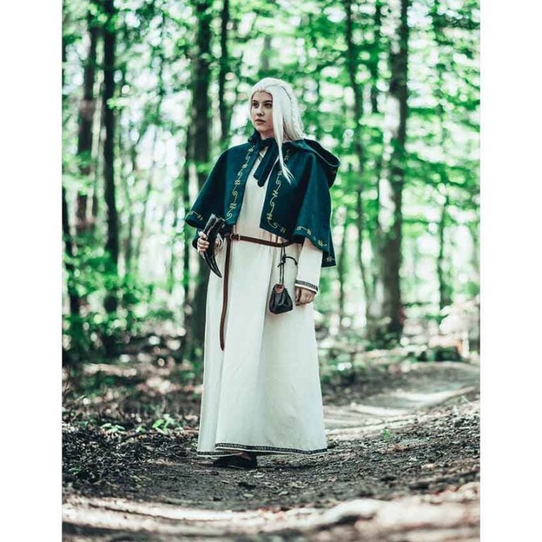 Runa Embroidered Medieval Hood - Green