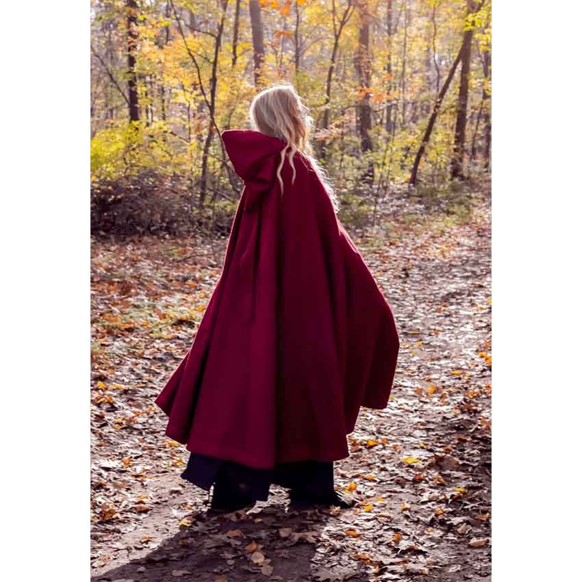 Gesa Embroidered Cloak with Clasp - Red