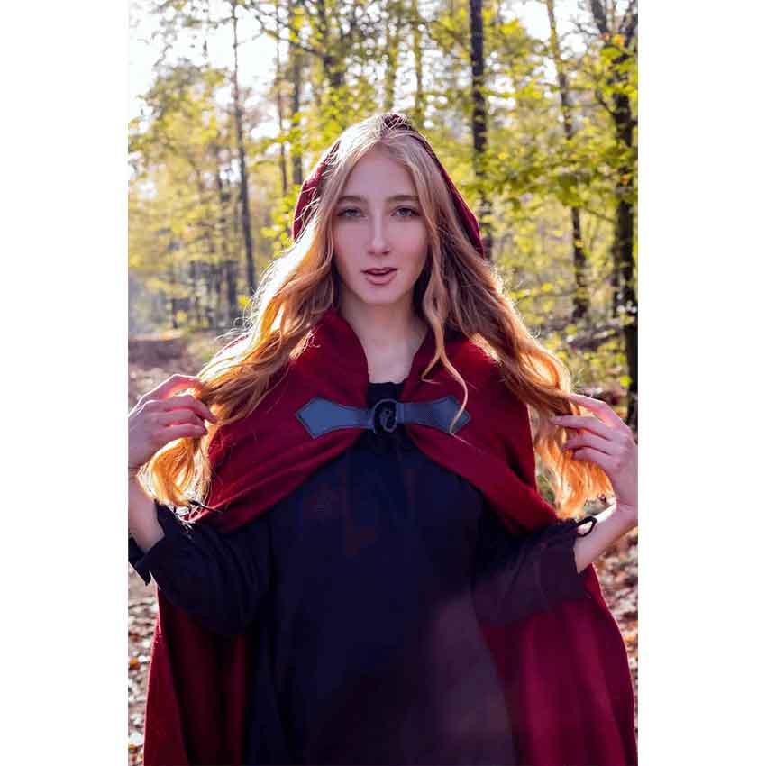 Gesa Embroidered Cloak with Clasp - Red