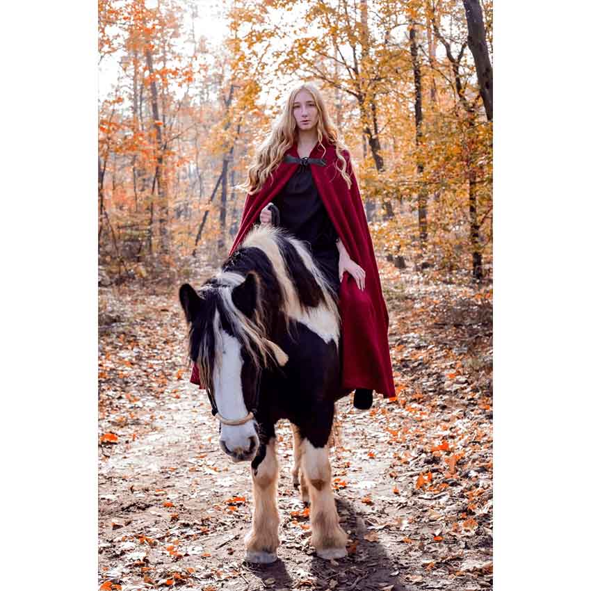 Gesa Embroidered Cloak with Clasp - Red